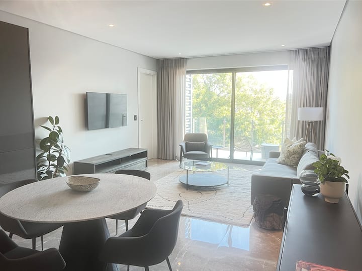 Modern Hotel Feel Apartment - Johannesburg