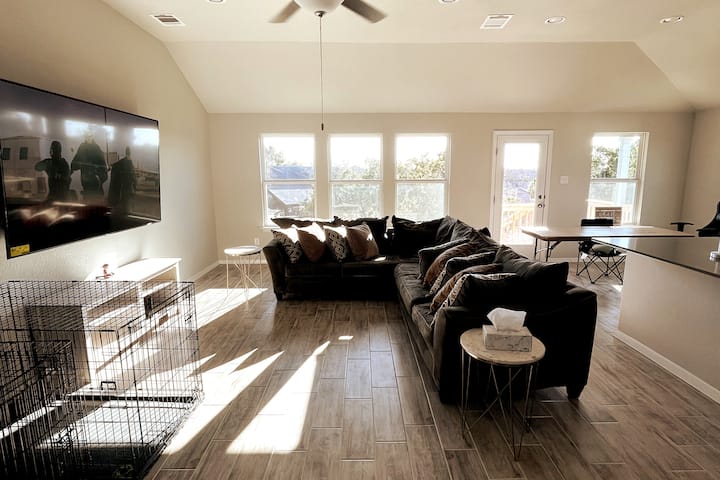 Comfortable Lakehouse Room 2 - Lago Vista, TX