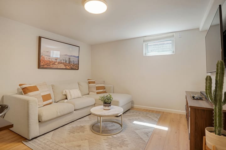 Stylish Home - Near Red Rocks, Ball Arena & Denver - Englewood, CO