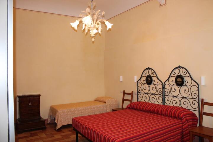 Appartamento Oro In Palazzo Storico Pieno Centro - Porto San Giorgio