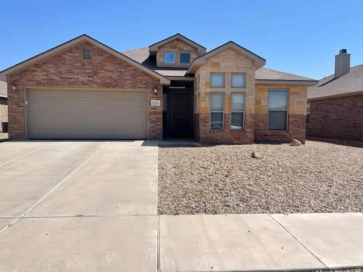 Randolph Casa (Smart Tvs Installed In Each Room) - Midland