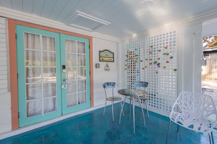 Cozy Two-story Airbnb Escape - 브레이든턴