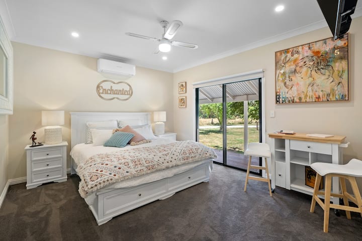 Tell Tales Bed And Breakfast - Enchanted - Creswick