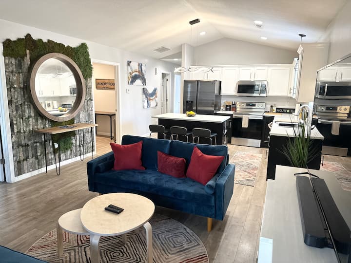 The Diamond In Delano-by River Front Stadium&arena - Wichita, KS