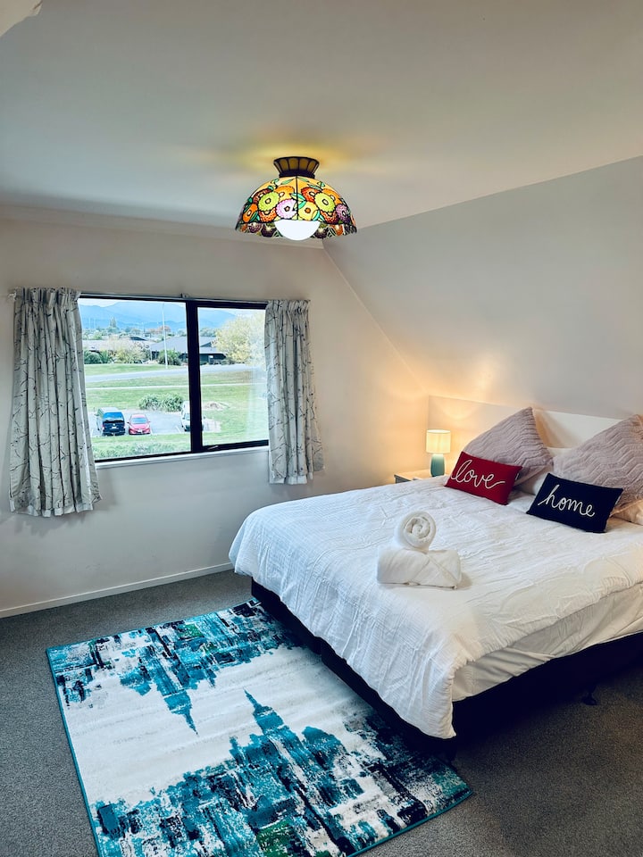 River Cottage With Best Views (Taylor River Views) - Blenheim