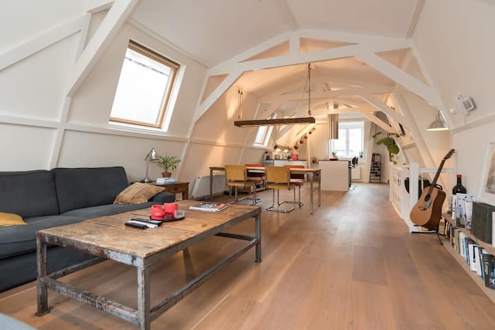 Charming Loft Apartment In The Heart Of Amsterdam - 