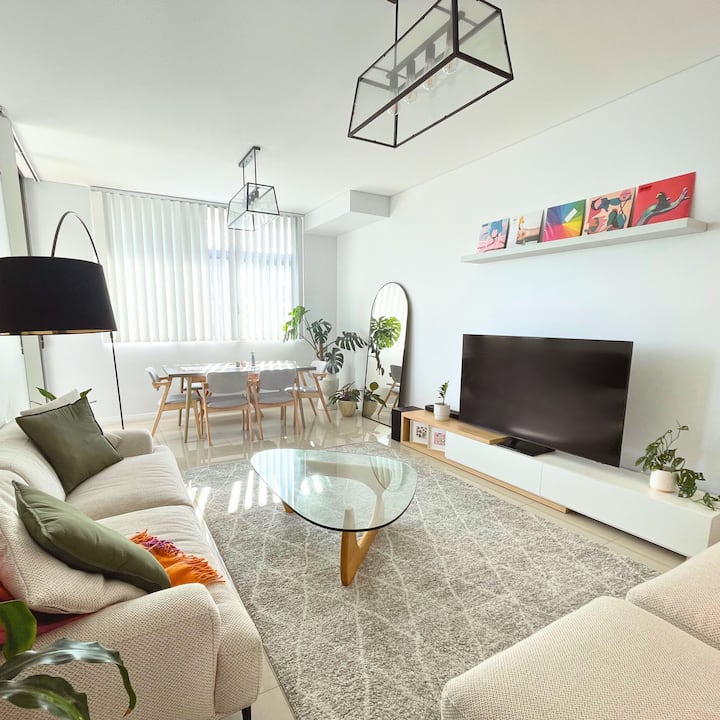 Modern 2br Apt W/ Large Balcony Near Airport/beach - Sutherland