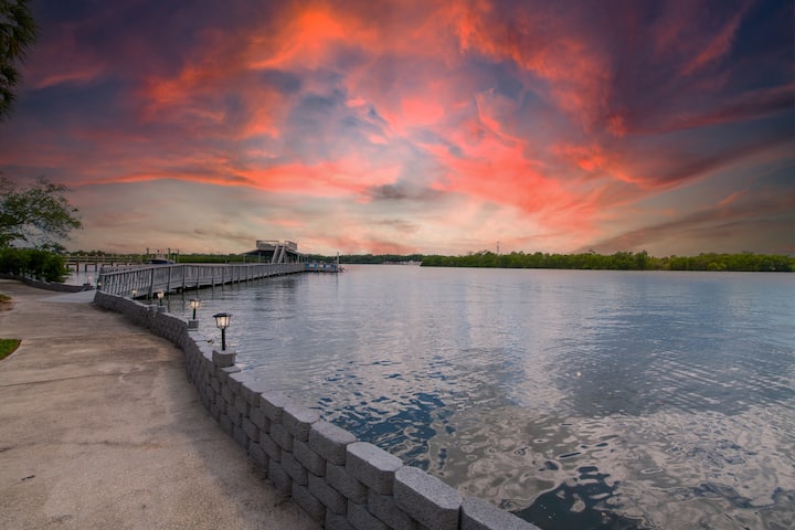 Waterfront Paradise On Tampa Bay W/pool - Riverview, FL