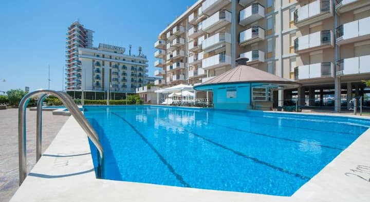 Beach View Apartment In Mediterranean Residence - Lido di Jesolo