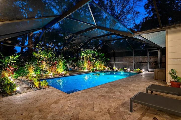 Backyard Oasis, Resort Style Pool, Near Anna Maria - Anna Maria Island, FL