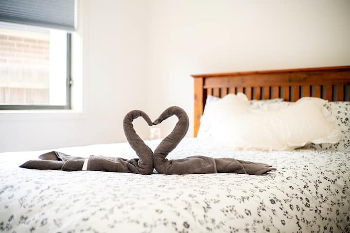 5br Family House In Franklin - Belconnen