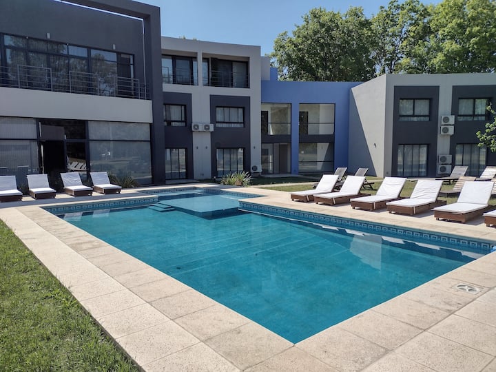 Amplio Monoambiente, Luminoso, Con Vista Al Parque - Campana