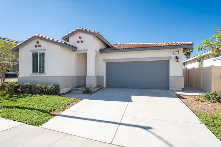 Desert Oasis-keyless 3 Bd 2 Bth - Moreno Valley, CA