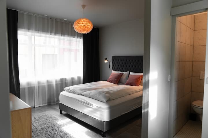 Charming & Comfy City Centre Getaway: Steps To Sea - Reykjavik