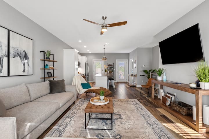 Downtown Townhome. Office + Garage + Walk To Rupp. - Lexington, KY