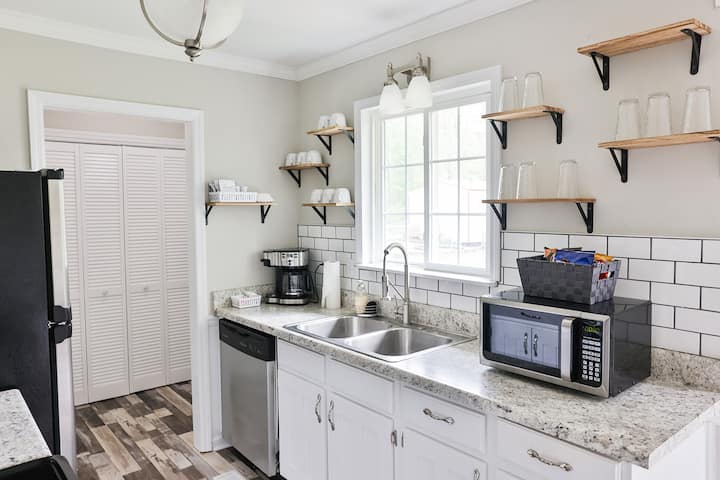 Very Cute, Cozy 3br By Chief Ladiga Trail - Jacksonville, AL