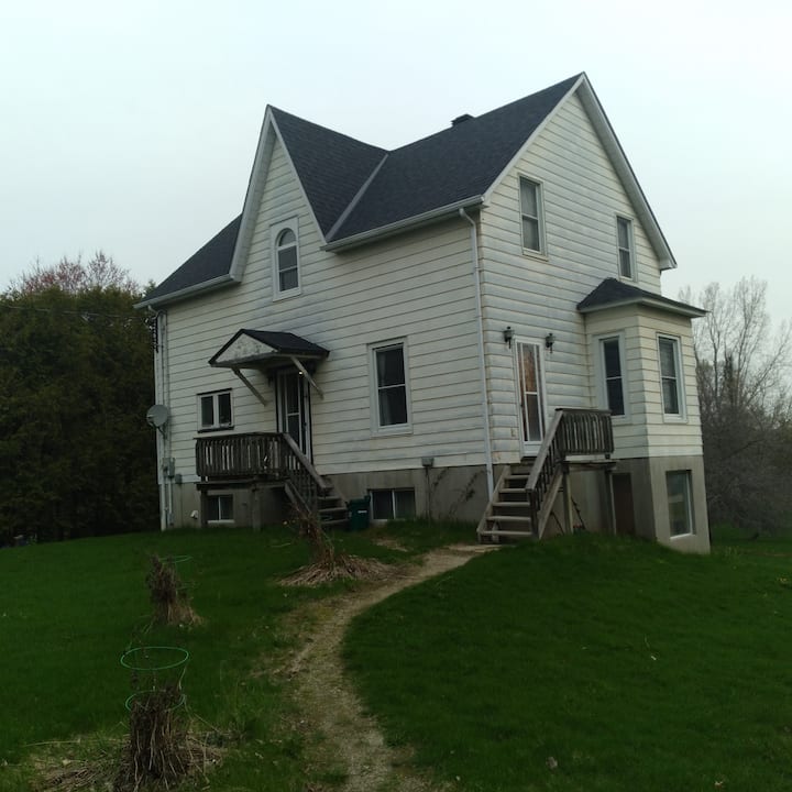 Century House On 1/4 Acre Lot. - Caledon