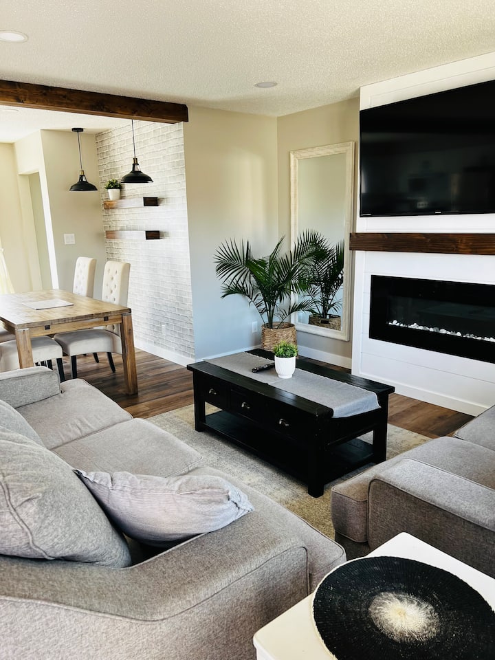 Stunning Pet Friendly Home! - Grande Prairie