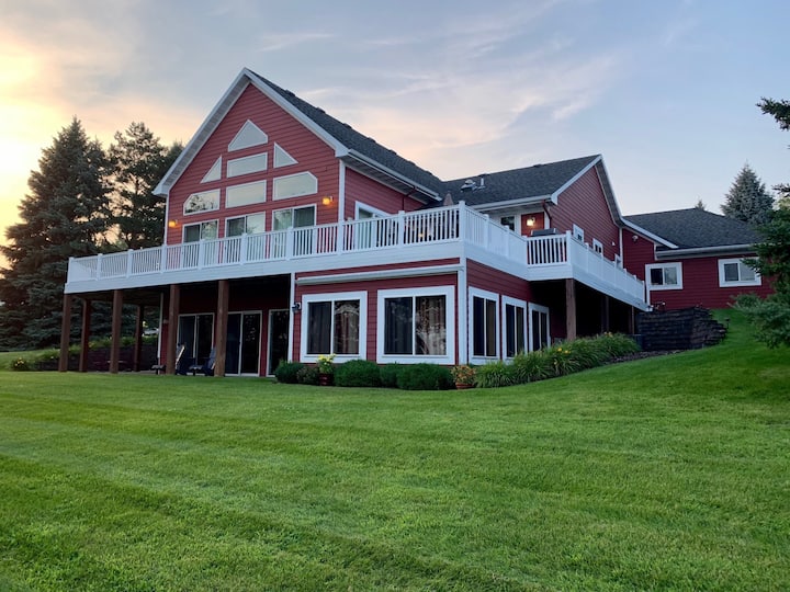 Gorgeous Chalet Lake Home! Pontoon Included! - Alexandria, MN