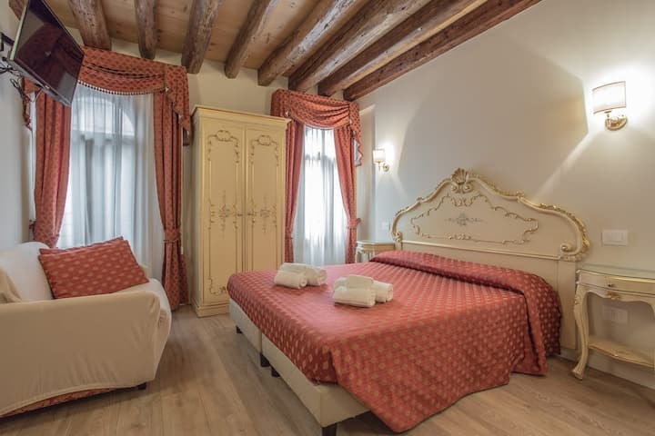 Uncharted Venice - Ca' Santa Croce - Venedik