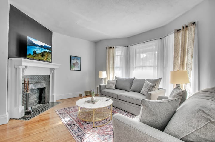 Large Charming Victorian Oasis In Elmwood Village - Kenmore, NY