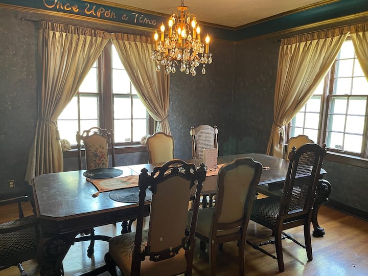 Roccadawn-1st Floor Peacock Room - Muskogee, OK