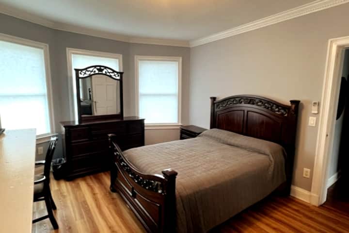 26 Min To Nyc Bedroom 5 Of 5 Farfalla Bianca - New Rochelle, NY