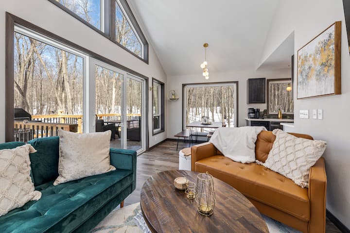 Cozy *Treetop Nature* Stay - Gull Lake, WI