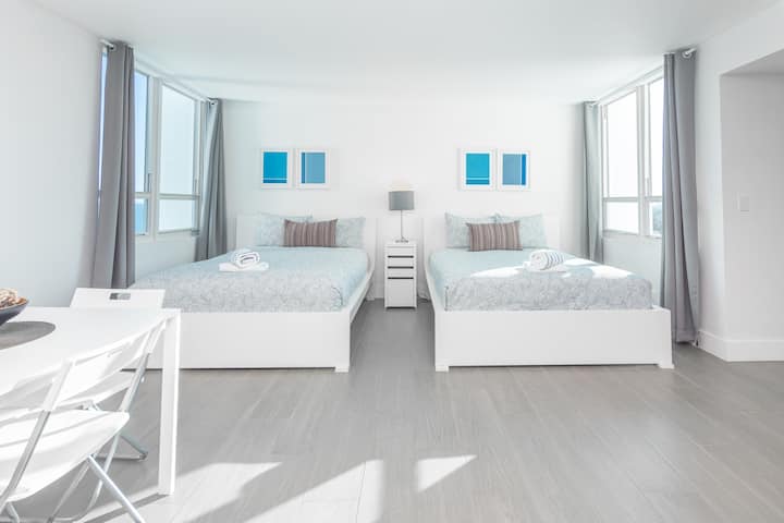 Oceanfront View Apt Resort With Free Valet Parking - マイアミ・ビーチ, FL