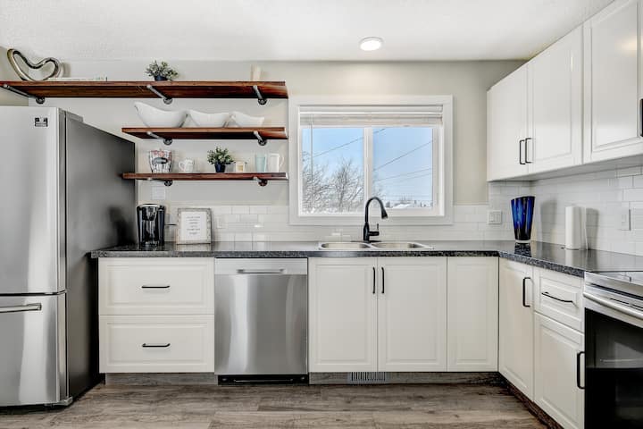 Upper Level Home In Grande Prairie - Canada