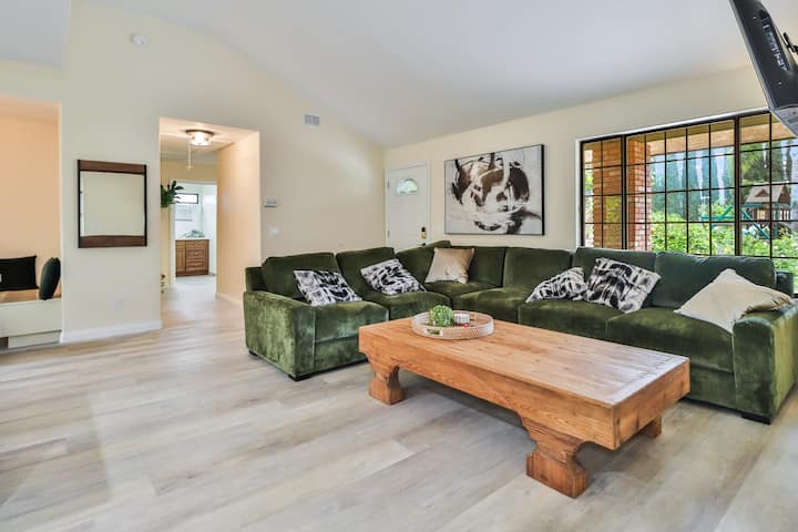 Casa Bonita, Pool, Close To La And Famous Beaches - Simi Valley, CA