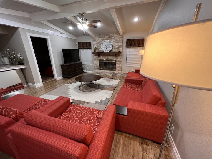 Omg Huge 5 Acre 5br - Sleeps 22 - Round Rock, TX