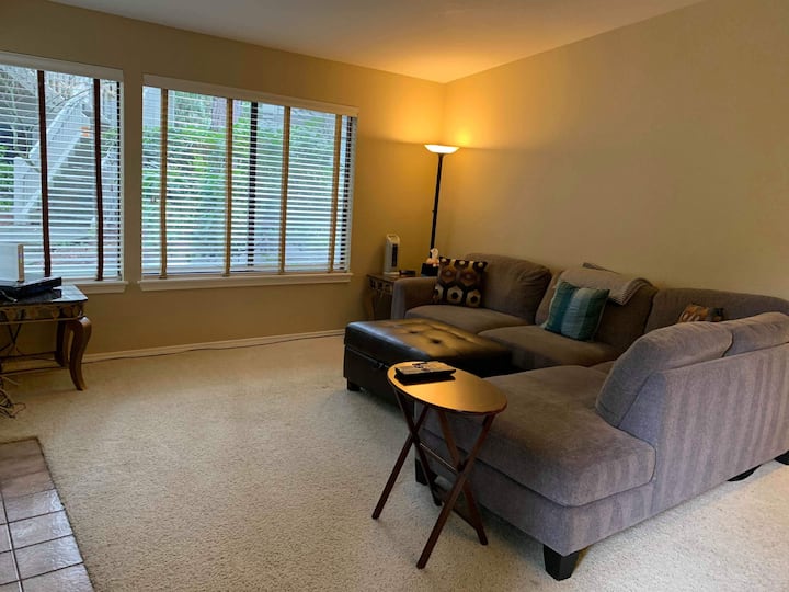 Convenient Location In Bellevue - Bellevue