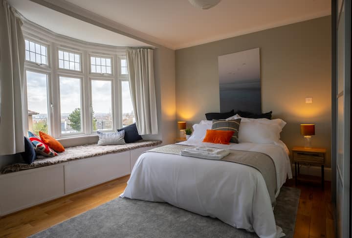 Entire Home With Lovely Views & Ultra Fast Wi-fi - Wimbledon - London