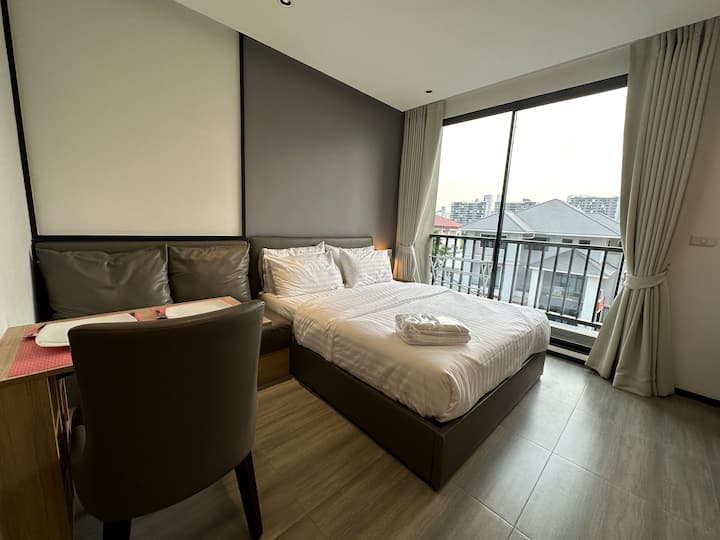 Studio At Bkk Hospital • Fast Wifi • - Bangkok