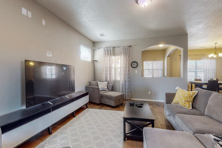 Great 3bd/2.5ba Home In Mesa Del Sol, Garage, Dogs - Albuquerque