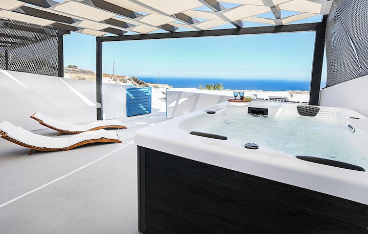 Aristofani's Suite Outdoor Hot Tub And Sea View - Santorini