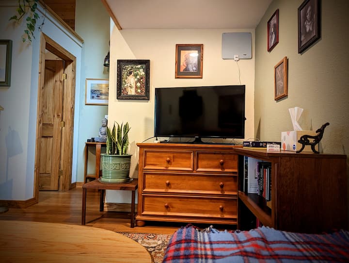 Downtown Carriage House - Woodland, CA
