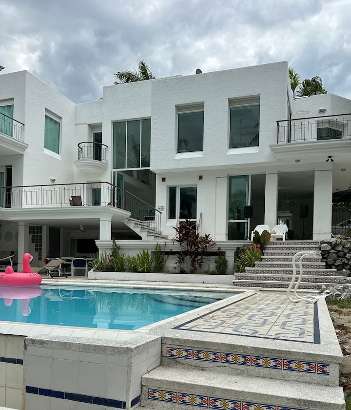 Condom El Peñon. 480 M2. 5 Hab-7 Baños. Lago. Bbq. - Ricaurte