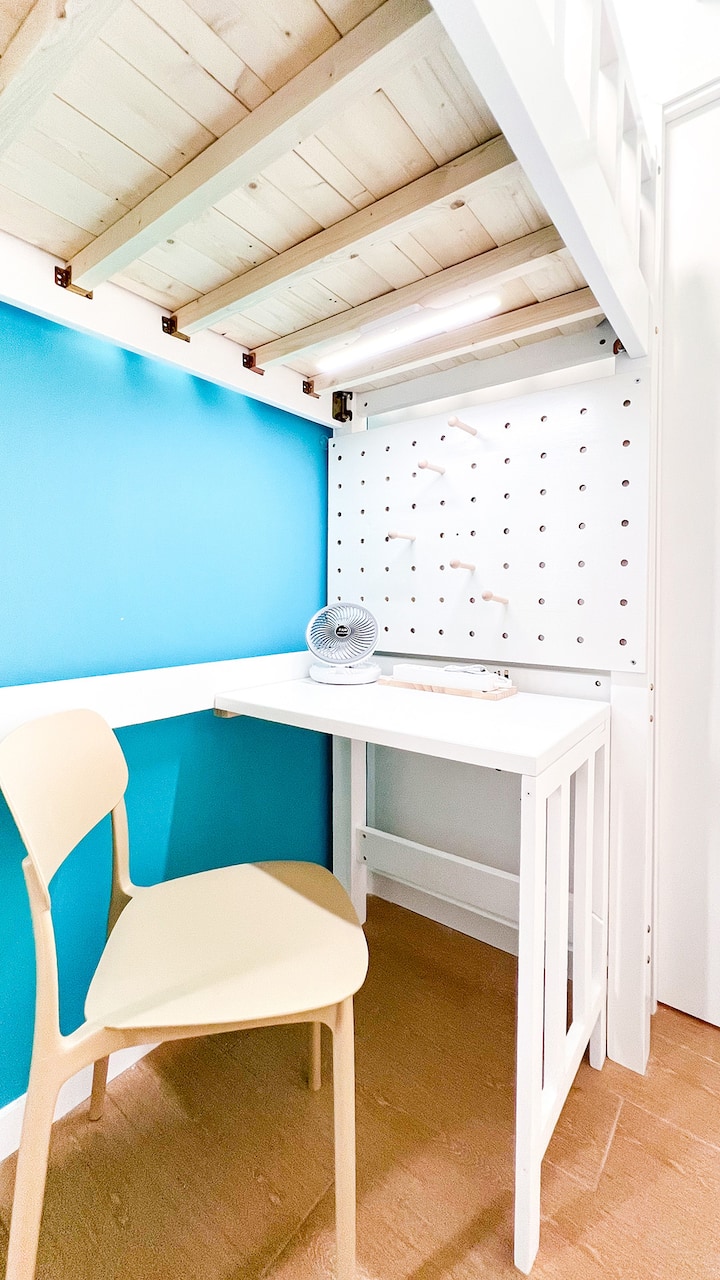 Comfort & Cozy Single Bunk @Cwb, Lockhart Road 384 - Hongkong