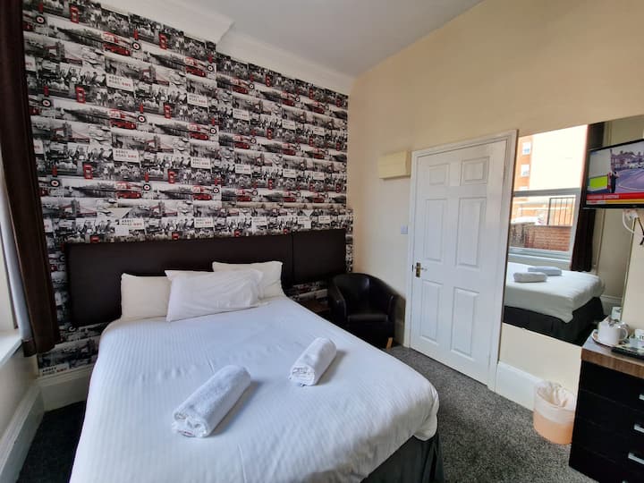 Hotel-small Ensuite Double Room By Portsmouth Uni - Portsmouth