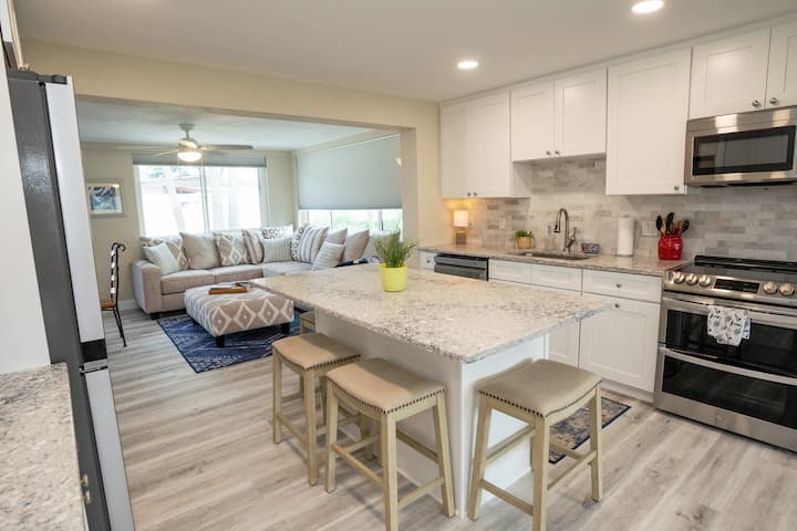 Sisters By The Sea, Quiet 3 Bdr, Close To Beach! - Ormond Beach, FL