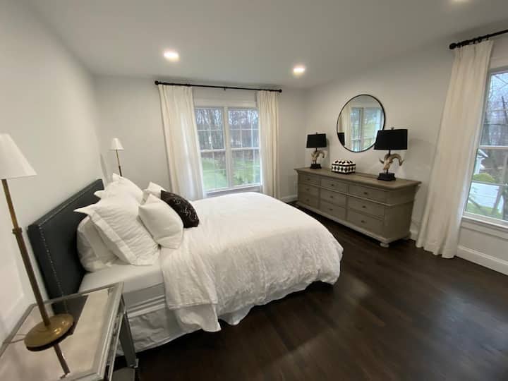 Cozy Bedroom. - Danbury, CT