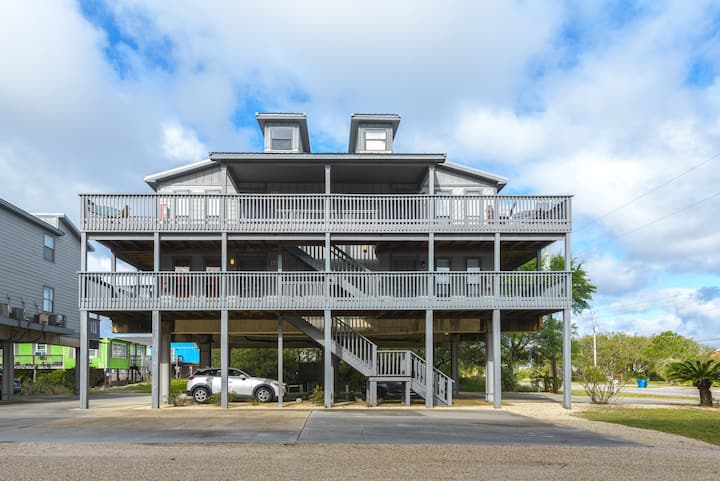 Pet Friendly, 2br 2 Ba, Quiet, 4 Min Walk To Beach