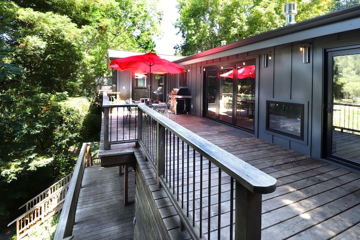 Cab Cottage*dock & Boats! Hot Tub Deck River View - Guerneville, CA