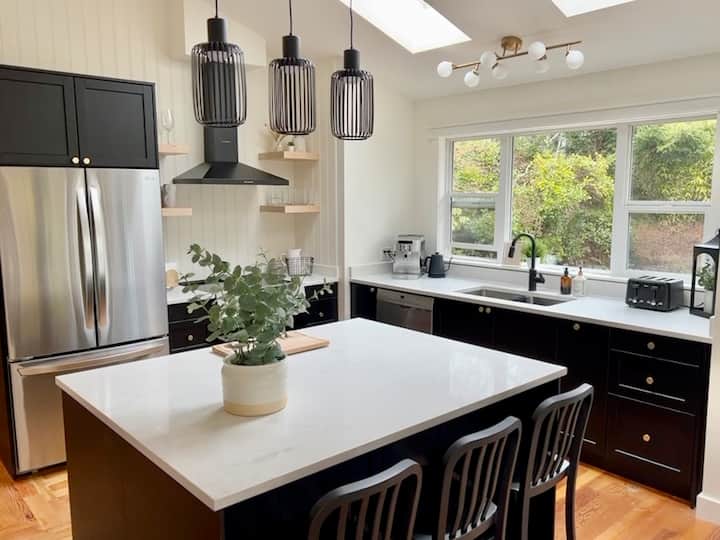 Cedar & Surf Beach House - Tofino