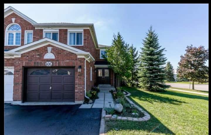 Dream Home Across Golf Club - Aurora