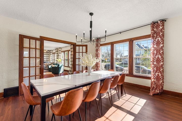 Designer Home In Michigan City - Michigan City, IN