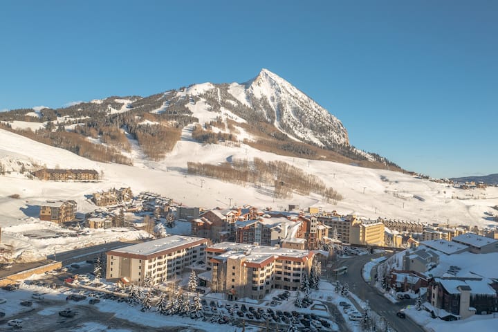 Cozy Mountainside Condo | Best Location + Pool - Crested Butte, CO