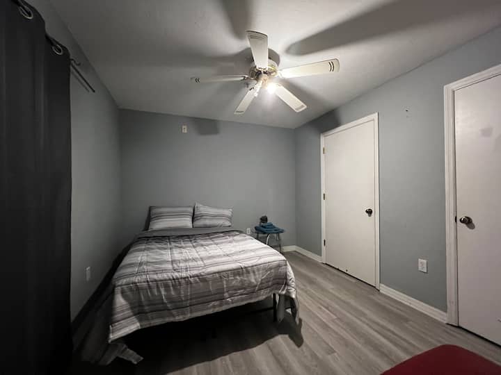 Pleasant Private Bedroom - Gainesville, FL